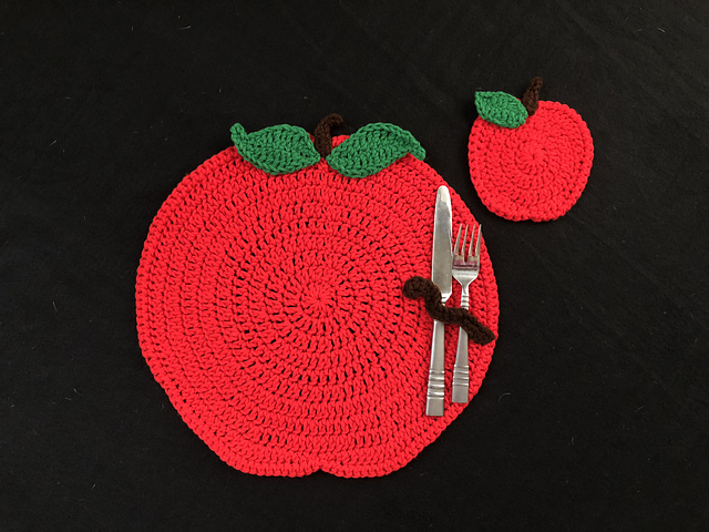Ravelry: Apple Placemat and Coaster Set pattern by Debbie Calvert