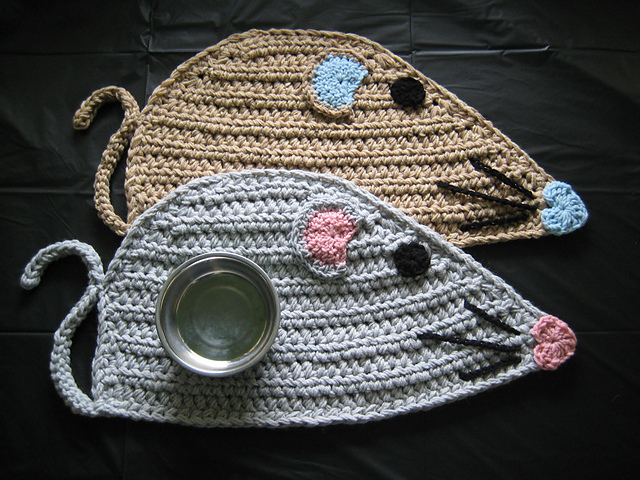 Ravelry: Mouse Place Mat Rug; Pets pattern by Debbie Calvert
