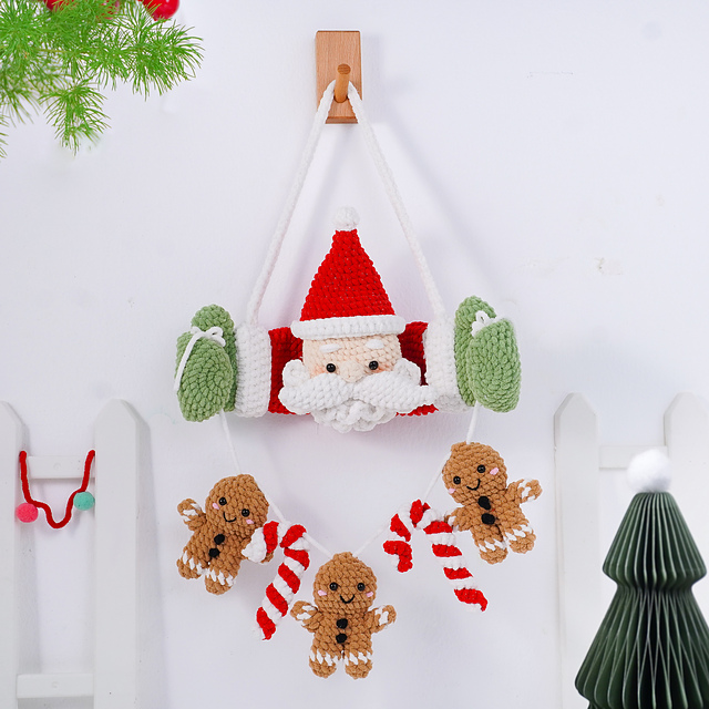 Ravelry: Holiday Santa Garland pattern by PurelyWorks Crochet