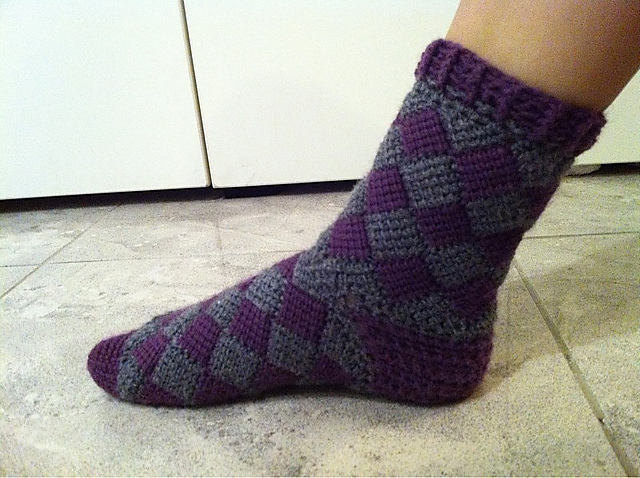 Ravelry: Entrelac Sock pattern by Jen Lehman