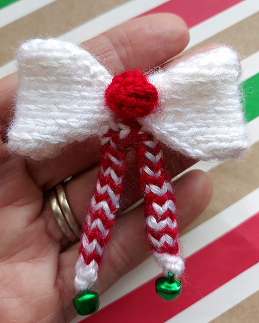 Ravelry: Christmas Bow Lapel Pin 2019 pattern by Glenda Rogers