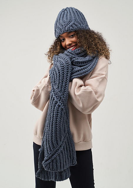 Ravelry: Swerve Scarf pattern by Lily Kate France