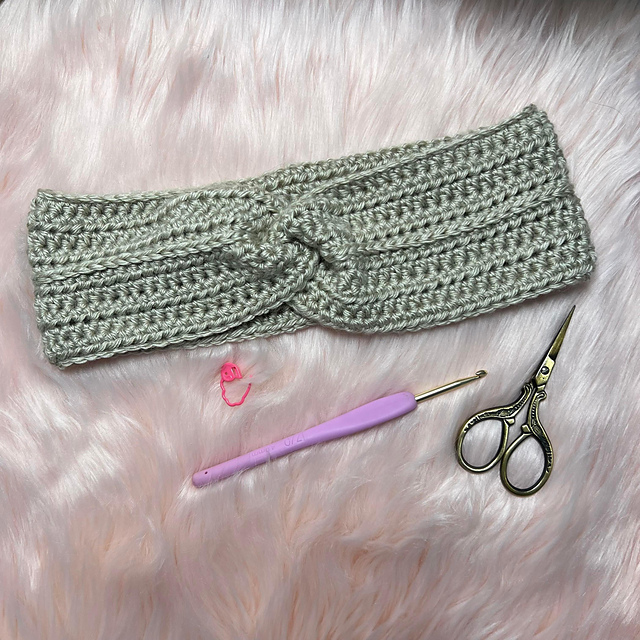 Ravelry: Twisted crocheted headband pattern by Rocio Herrera