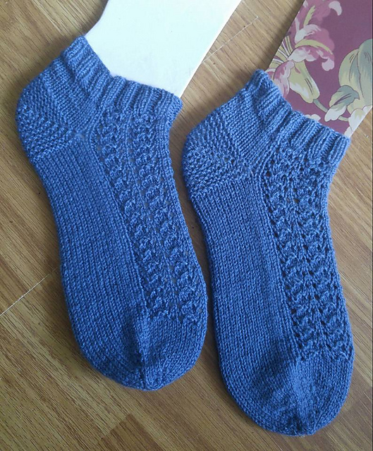 Ravelry: Mirrored Little Shells pattern by Queen Schmooze