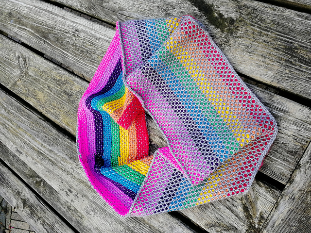 Ravelry: Rainbow Infinity Scarf pattern by Roeska Blankevoort