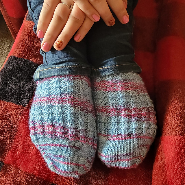 Ravelry: Summer Pop Socks pattern by Robin's Nest Fiber Arts - Robin ...
