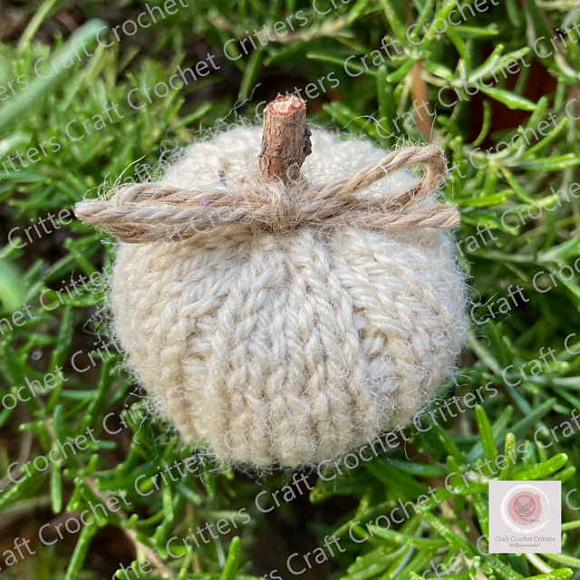 Ravelry: Knitted ribbed pumpkin pattern by Rachel Masters