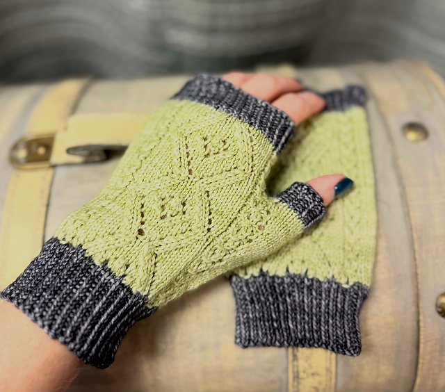 Ravelry: Trellis Lace Mitts pattern by Rachel Wolfe