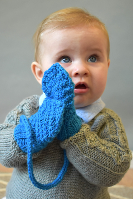 Ravelry: Mini Mittens pattern by Universal Yarn
