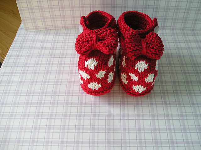 Ravelry: Polka Dot Shoes pattern by Zoë Mellor