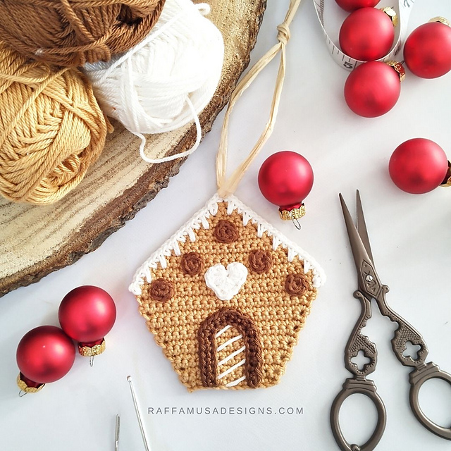 Ravelry: Gingerbread House Applique pattern by Raffaella Tassoni