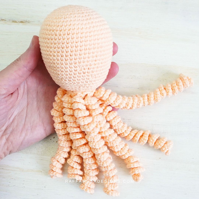 Ravelry: Octopus for Preemies pattern by Raffaella Tassoni