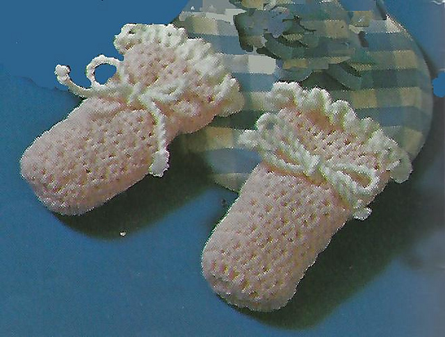 Ravelry: Style VI - Pink Set (Mittens) pattern by Spinnerin