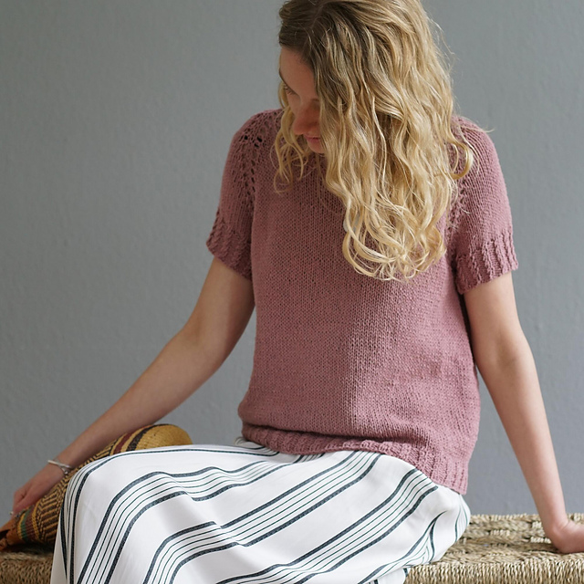 Ravelry: Top with raglan and cable arms pattern by Sus Gepard