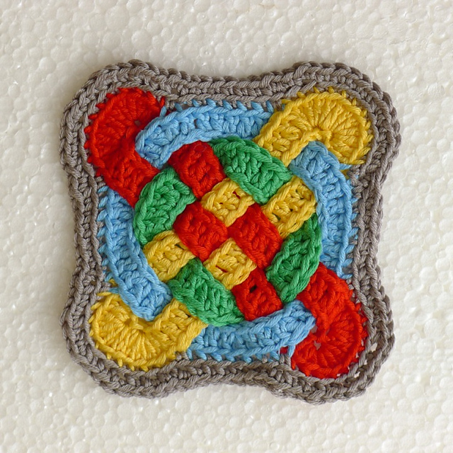 Ravelry: Edged Celtic Coaster pattern by Rainbow Junkie