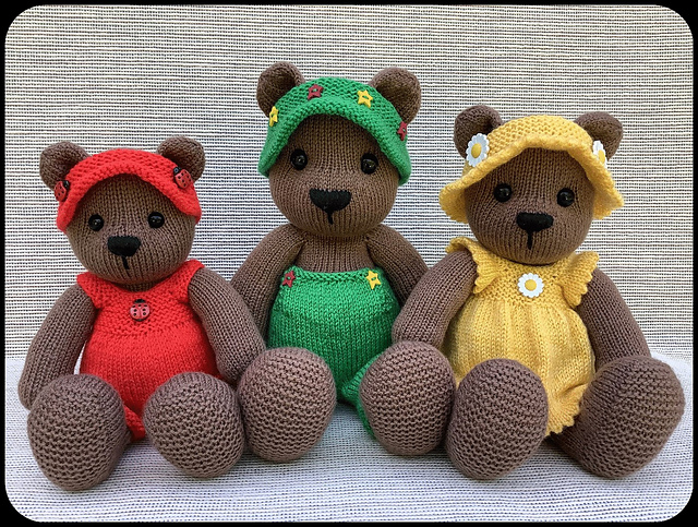 Ravelry: Bear Family pattern by Lorraine Pistorio
