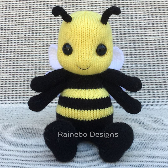 Ravelry: Buzzy Bee pattern by Lorraine Pistorio