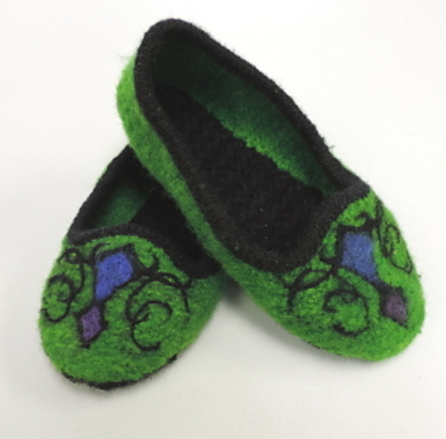 Ravelry: Lady Slippers pattern by Ram Wools Yarn Co-op