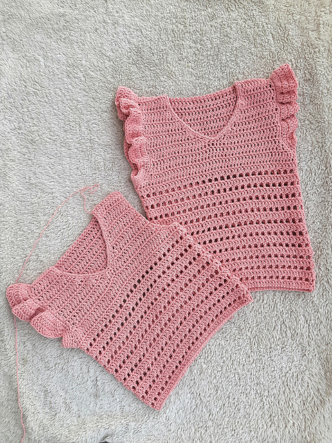 Ravelry: Evelyn Ruffle Top Women pattern by Rashami Sarode