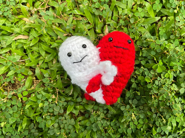 Ravelry: Huggy Heart pattern by Rasi De Silva