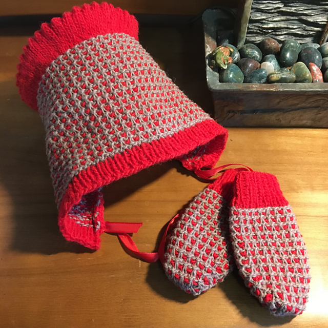 Ravelry: Daisy Comes Calling pattern by Raven Knits Design