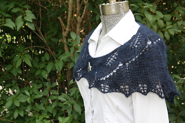 Ravelry: Nuphar Fichu pattern by Raven Knits Design