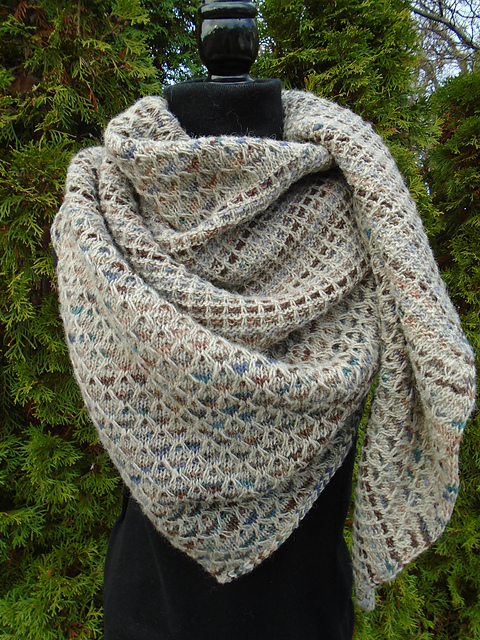 Ravelry: Kyrr pattern by RavenstitchStudio