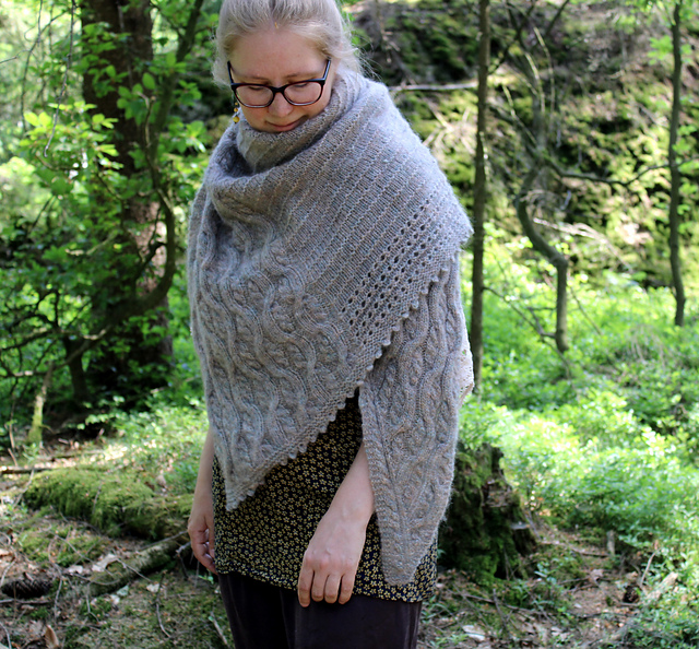 Ravelry: Intertwined Roots Shawl pattern by Ravijennaknits