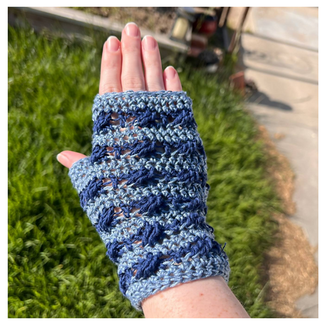 Ravelry: Brindy Mitts pattern by Fiona Langtry