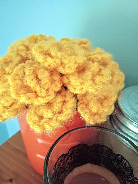 Ravelry: Mum Flower pattern by Emily Grogean
