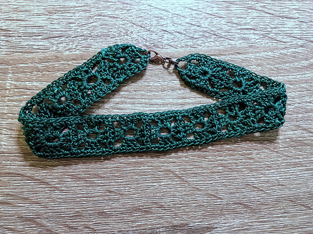 Ravelry: Granny Square Choker pattern by Emily Grogean