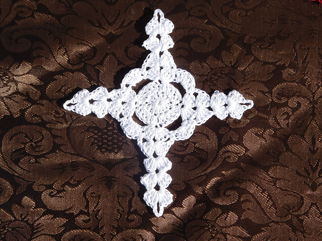Ravelry: Christmas Cross Ornament pattern by Diane Gibb