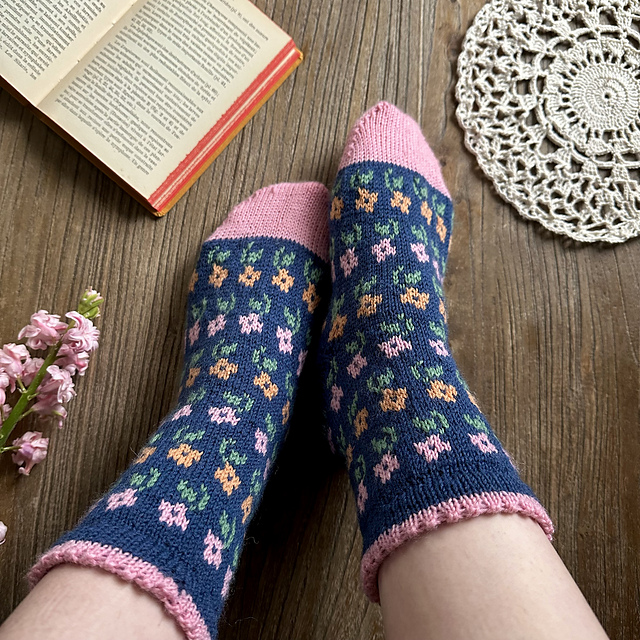 Ravelry: Flower garden socks pattern by Renarde Endormie
