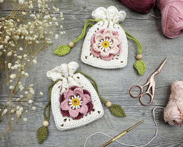 Ravelry: Boho Flower Drawstring Pouch pattern by Renata Hodkin