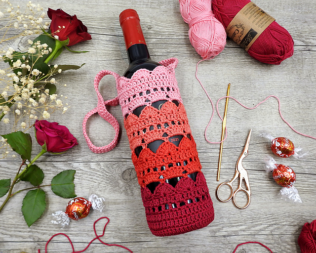 Ravelry: Wine Bottle Holder pattern by Renata Hodkin