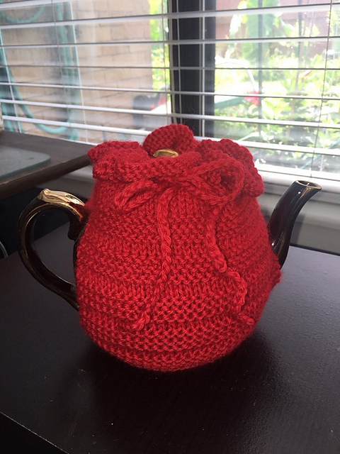 Ravelry: Mrs. Hudson’s Tea Cozy pattern by Faith Schmidt