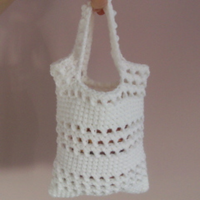 Ravelry: Small Beginner Crochet Bag pattern by Rhelena