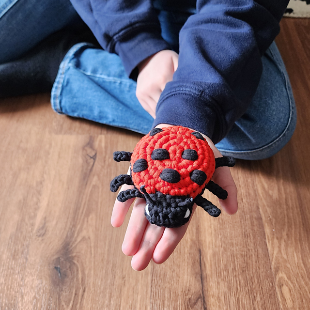Ravelry: Lucky Lady Bug pattern by Rhondda Mol (Oombawka Design)