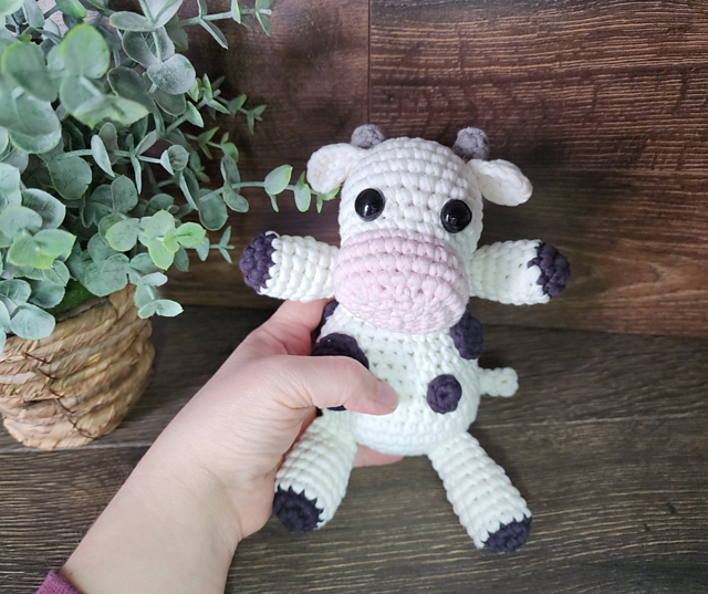 Ravelry: Farm Friends Cow Toy pattern by Rhondda Mol (Oombawka Design)