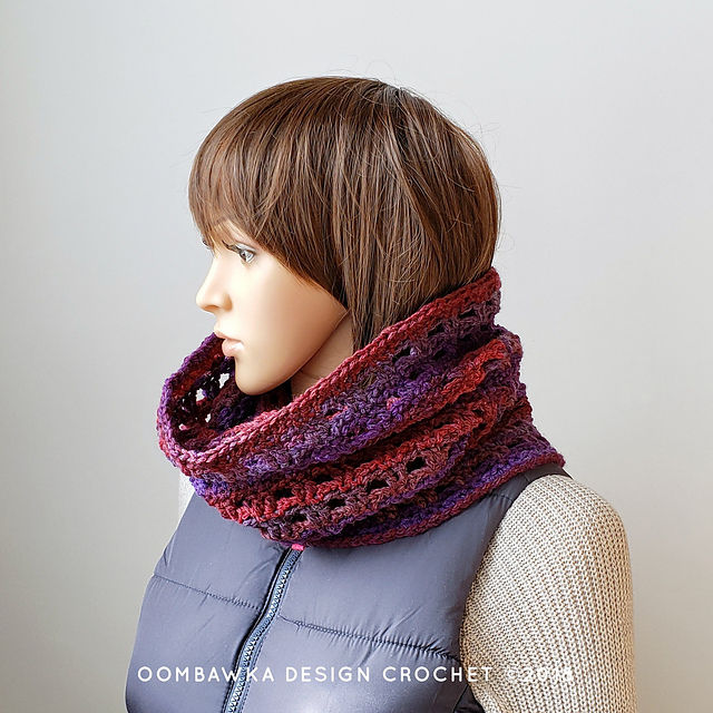 Ravelry: Viola Cowl pattern by Rhondda Mol (Oombawka Design)