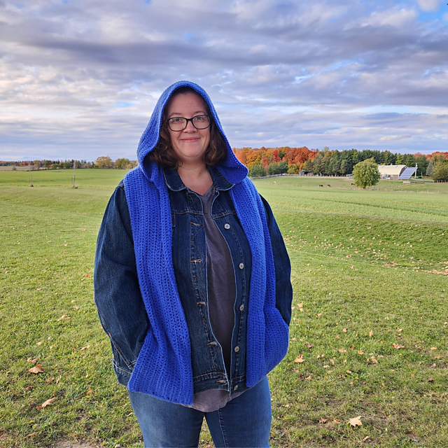 Ravelry: Easy Pocket Scoodie pattern by Rhondda Mol (Oombawka Design)