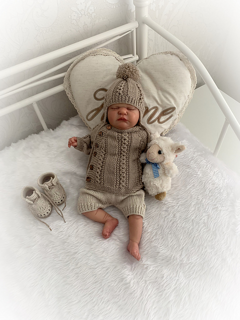 Ravelry: "Pepper" 4 piece set pattern by Caroline Richards