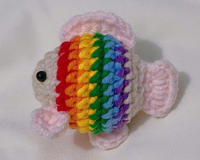 Ravelry: Rainbow Fish (Guppy) pattern by Richy Giang