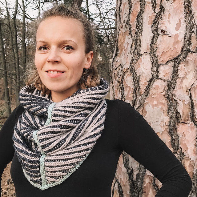 Ravelry: Glowing Dusk Cowl pattern by Rina Lehmann
