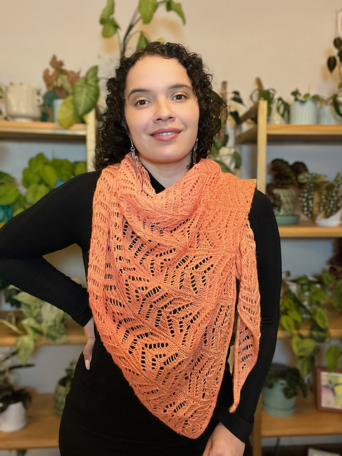 Ravelry: Chal Florecer pattern by Rina Leyton