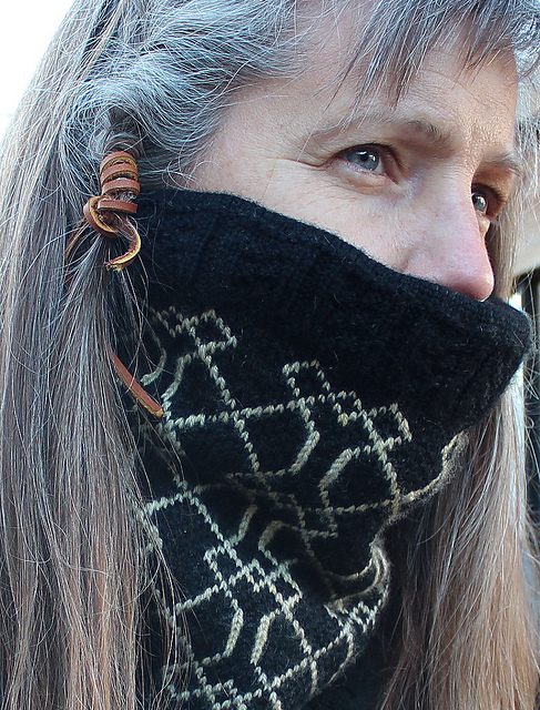 Ravelry: Azra'ad Cowl pattern by Tracey Grzegorczyk