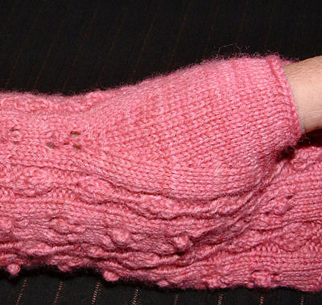 Ravelry: Dana Victoria Mitts pattern by Robbyn Kenyon