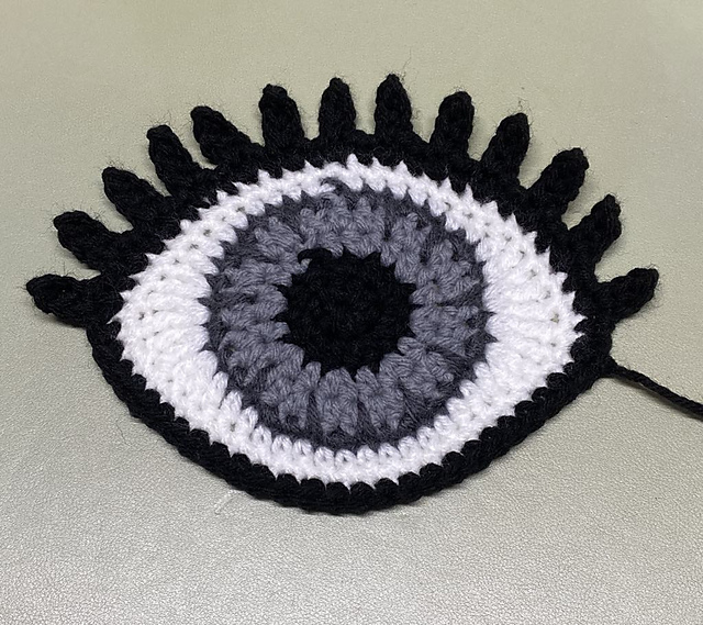 Ravelry: Eye Applique pattern by Robinson Artisanat