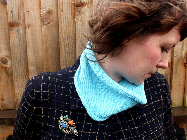 Ravelry: Dotty Cowl pattern by Jo Hazell-Watkins