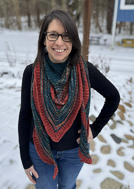 Ravelry: Hearth & Hollow Kerchief Scarf pattern by Becca Goldthwaite
